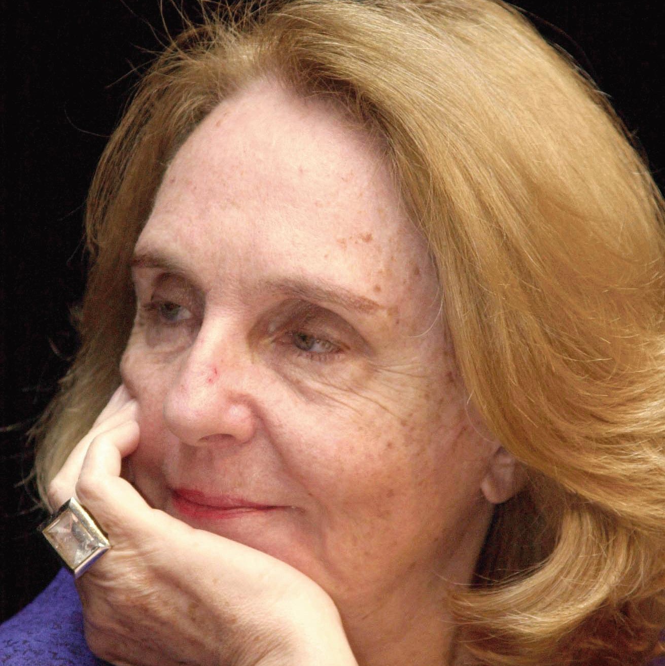 Lya Luft: Nada, não falta nada. Ela é o que é, simplesmente, cheia de ...